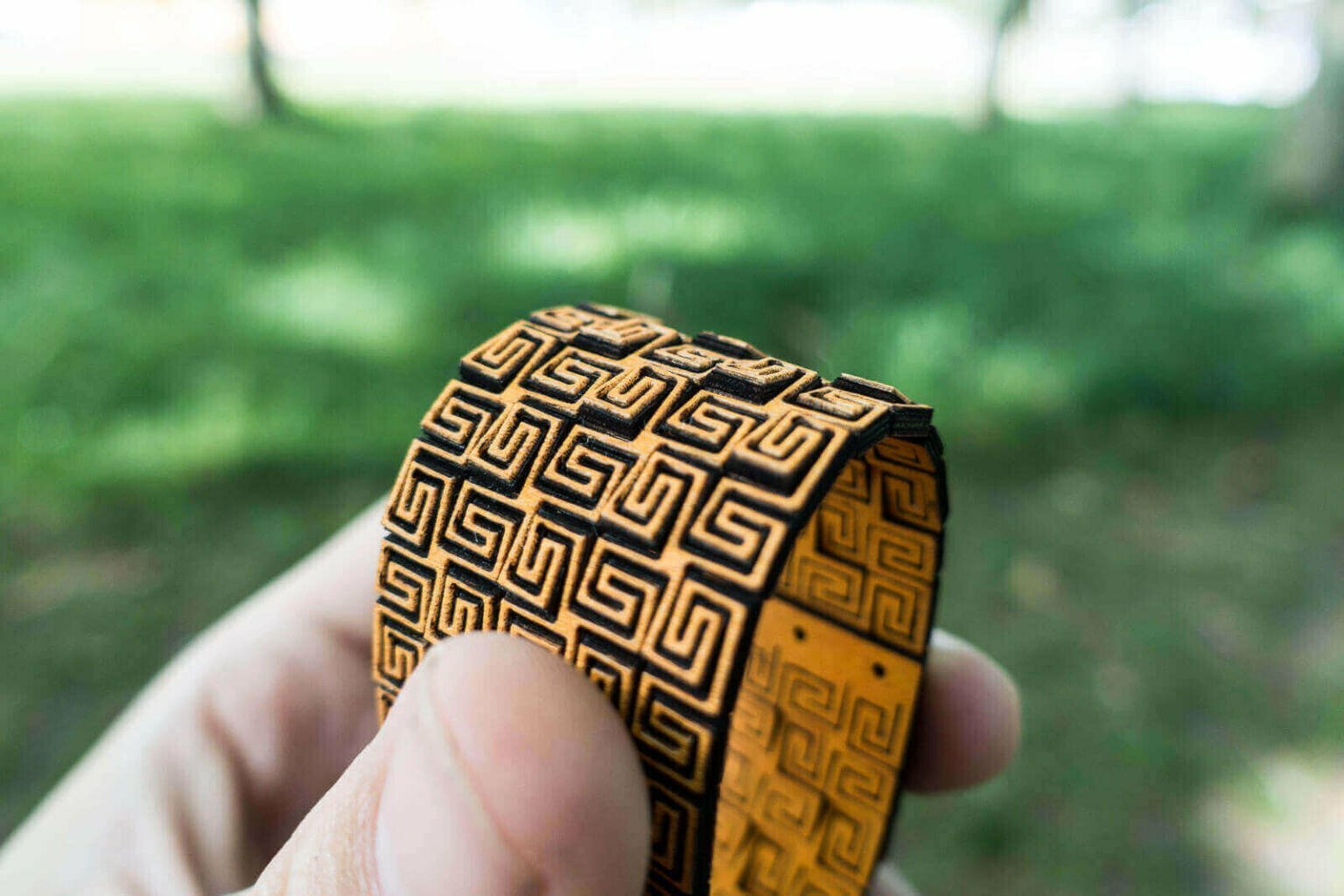 Bracelet using bendable wood - News - Laser Atelier